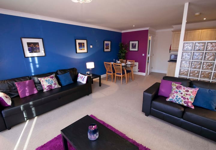2 Bed Plus Sofabed, Parking, Wifi - Belfast
