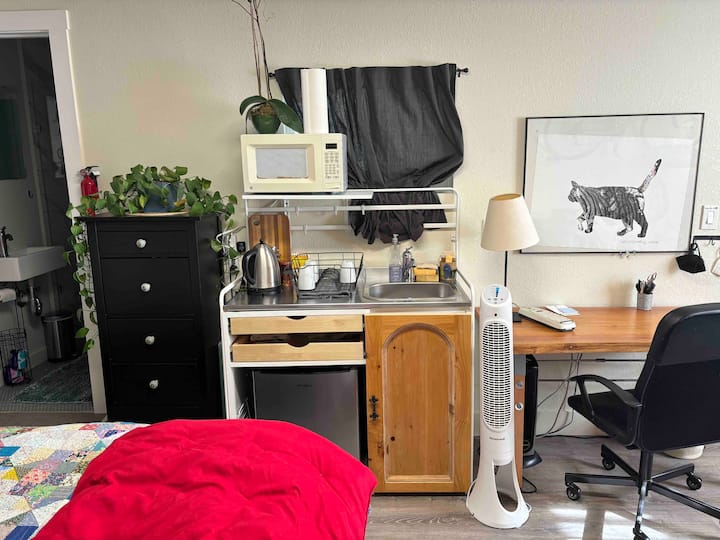 Studio Guesthouse With Patio - Berkeley, CA