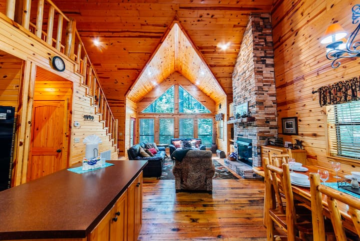 Bella Notte Is Located On Private Wooded Acreage - Broken Bow, OK