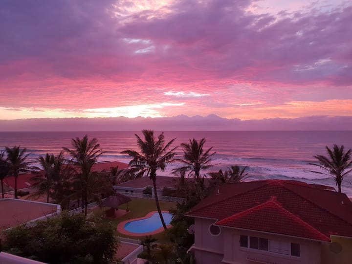 Salties Villa (Direct Beach Front Property) - Dolphin Coast