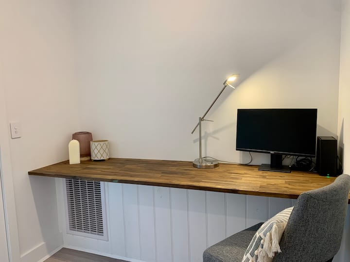 Cottage On Malt House Hill - East - Kyneton