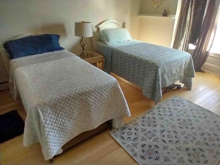 Room 1 In Mansfield, Ma - Near Train Station - Mansfield, MA