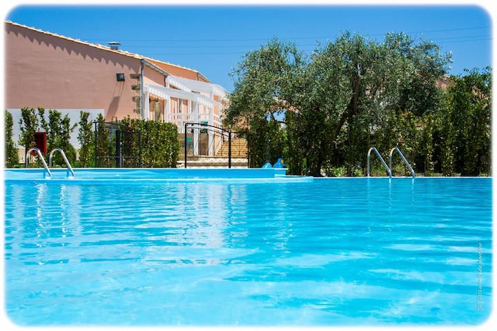 Bungalow Con Piscina Comune - Noto