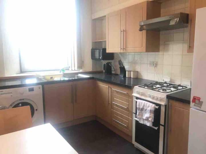 1 Private Room, 4 Bed Apartment - Perth