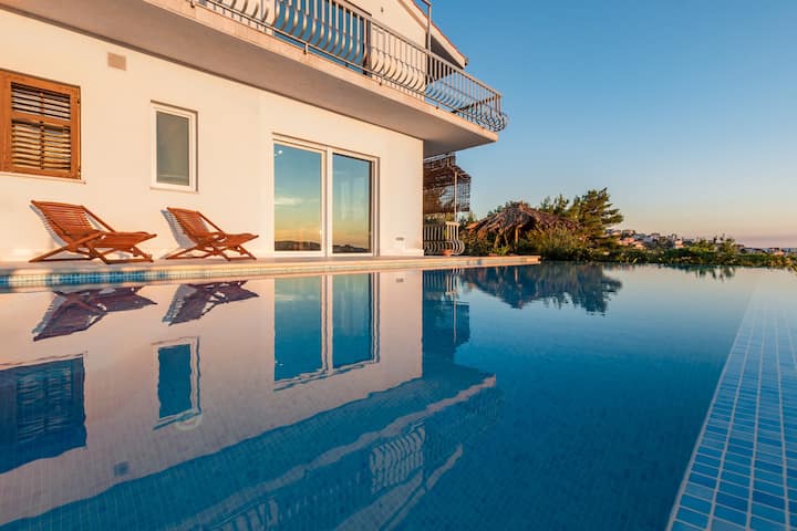 Infinity Edge Pool, Sea View, Near Split Center - Seventh Heaven Villa - Podstrana