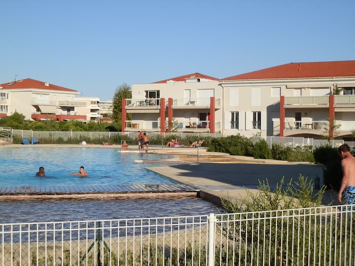 Beachside Apartment With Pool - Antibes