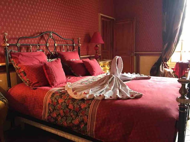 Luxurious  Red Suite In The Castle In Normandy - Évreux