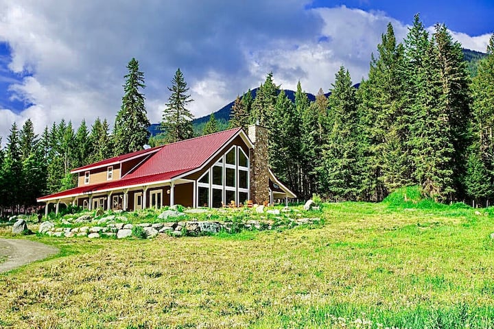 Entire Guest Lodge & 8 Boutique Cabins On 80 Acres - Sun Peaks