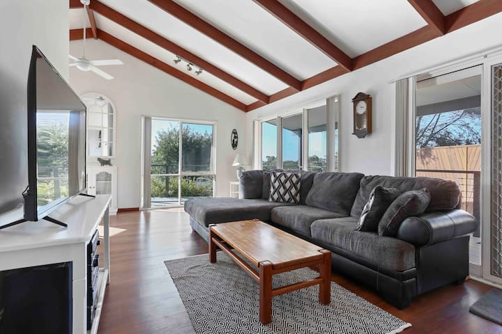 Pambula Beach Escape  - Spacious House, Ocean Views And Minutes To The Beach - Eden