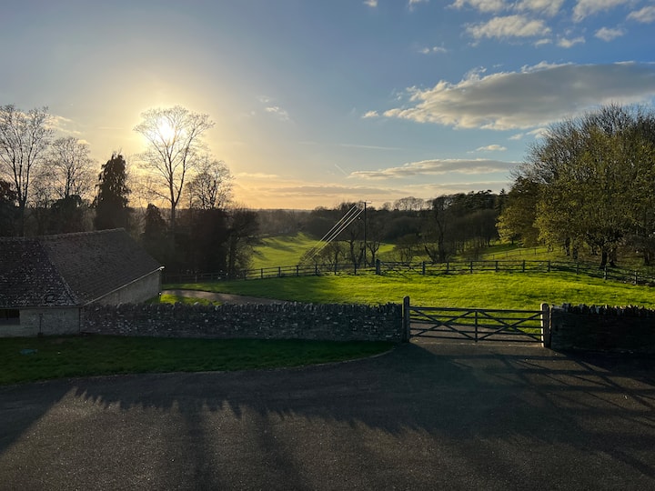 A Stunning Bolt Hole, Ideal For Local Weddings - Bibury