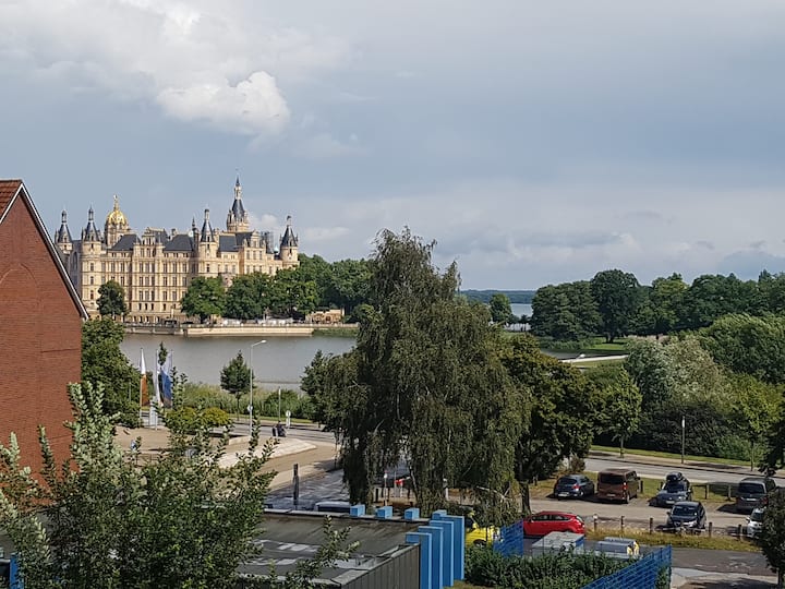 Im Herzen Von Schwerin-schloßblick-hunde Erlaubt. - Schwerin