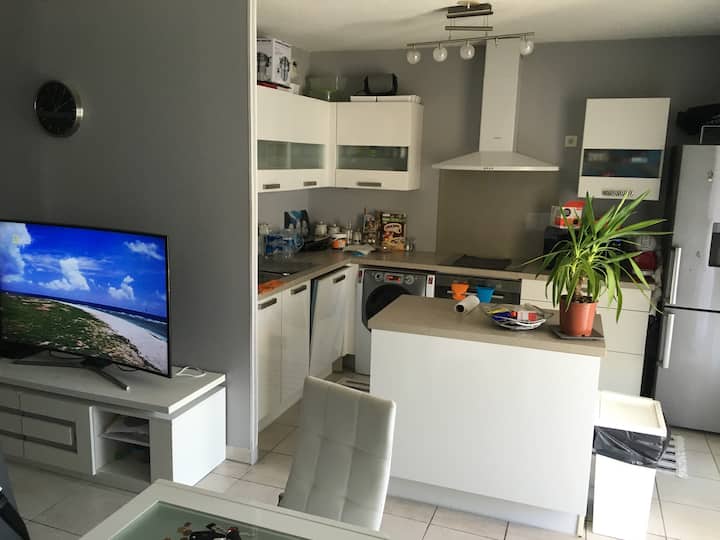 Appartement De 70m Avec Terrasse Ascenseur - Marseille
