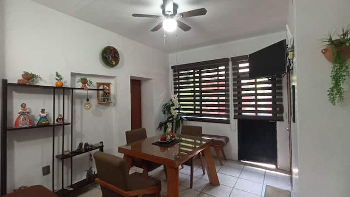 Casa Pequeña En Céntrico Barrio El Santuario - Zapopan