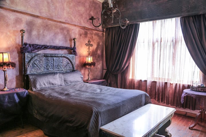 The Green Acorn Guest House - Purple Passion - Ficksburg