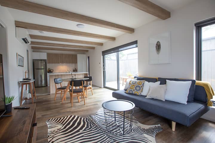 Eighty Seven On Byrnes | No.3 - Coastal Apartment - Flinders