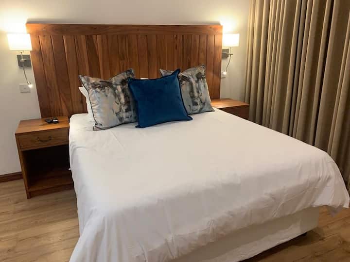 Lovely Studio Apartment With Free Parking Space - ハラレ