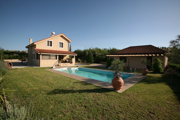Villa With Swimming Pool At Vasa Kilaniou Village - Лофу