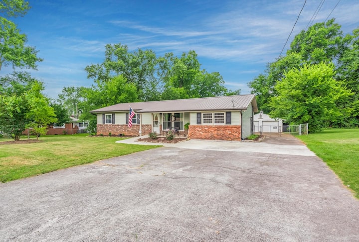 Private Suite - Convenient Location - Knoxville, TN