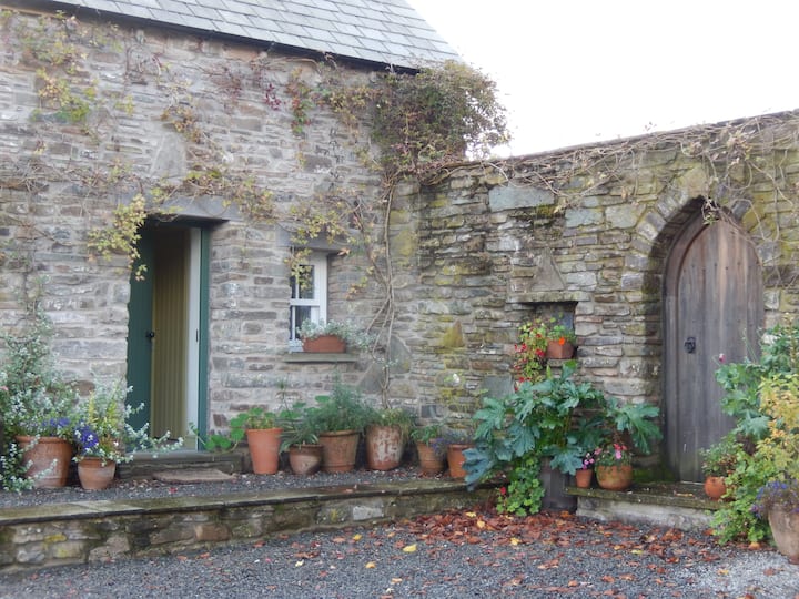 The Hayloft Sleeps Two Near Brecon - Brecon