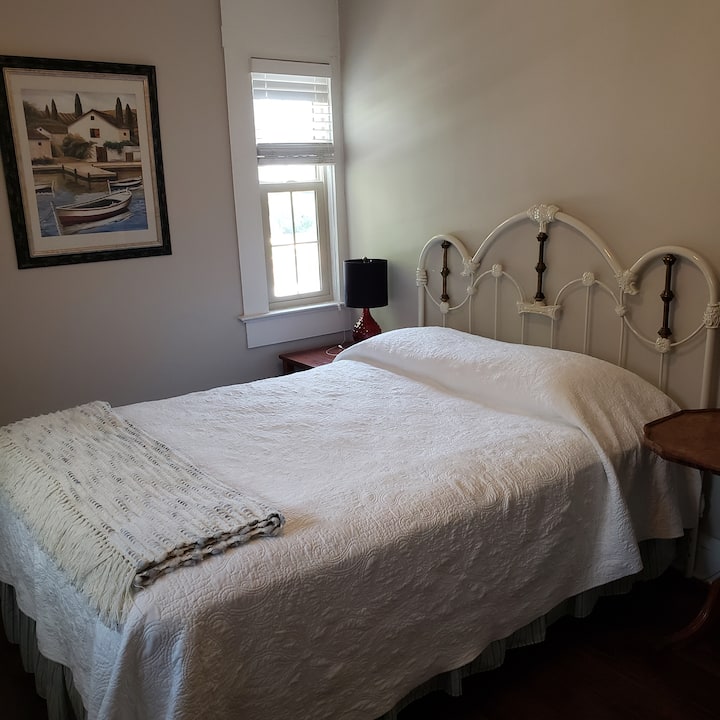 Economic Bungalow Near Beach - Daytona Beach