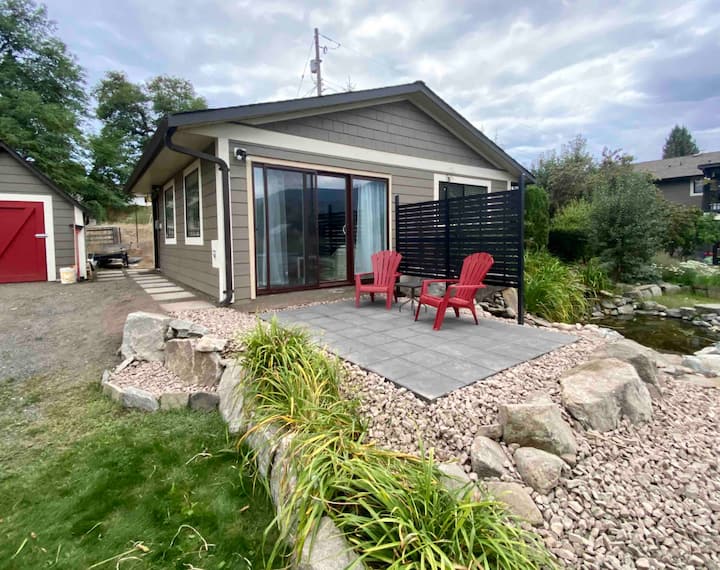 Charming Cottage With Relaxing Vineyard Views - Oliver