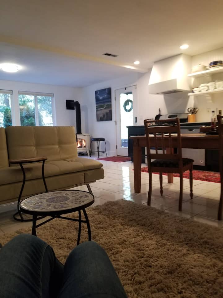 Woodsy Retreat - Anderson Island, WA