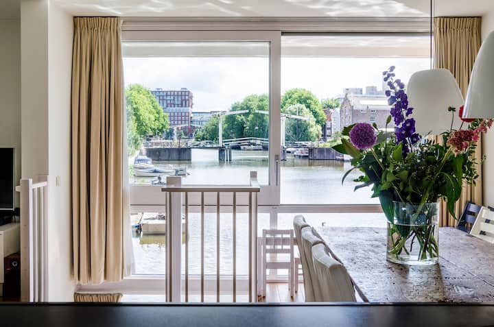 Unique Waterfront Home W Canalview In A-location - 