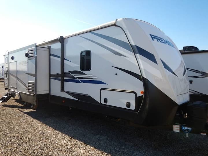 New Luxurious Travel Trailer - 킬로나