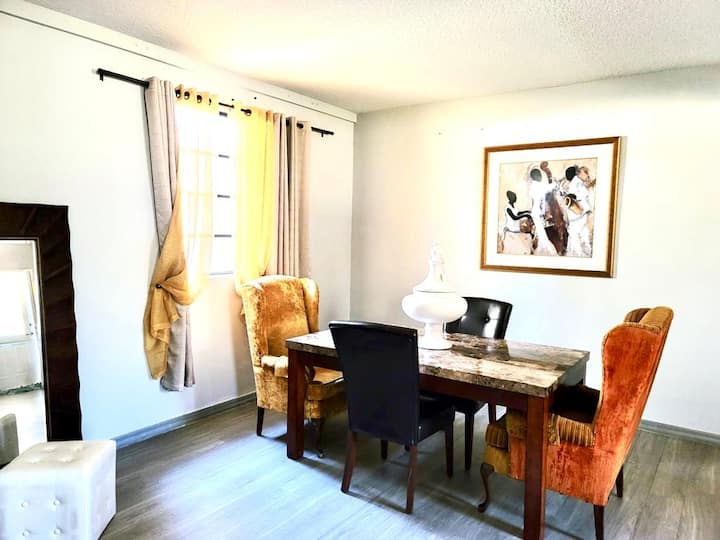 Luxury 1bedroom, 1bathroom, Two-story Guesthouse. - Leesburg, FL