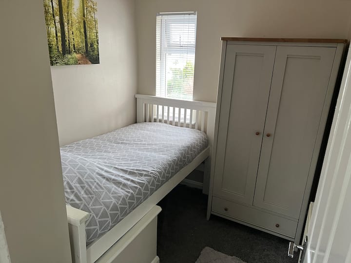 Relaxing, Clean Room Near The Airport. - Ilkley