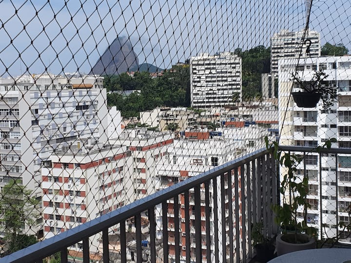 Ap Aconchegante, 2 Q, A/c Wi-fi,  Nas Laranjeiras - Rio de Janeiro
