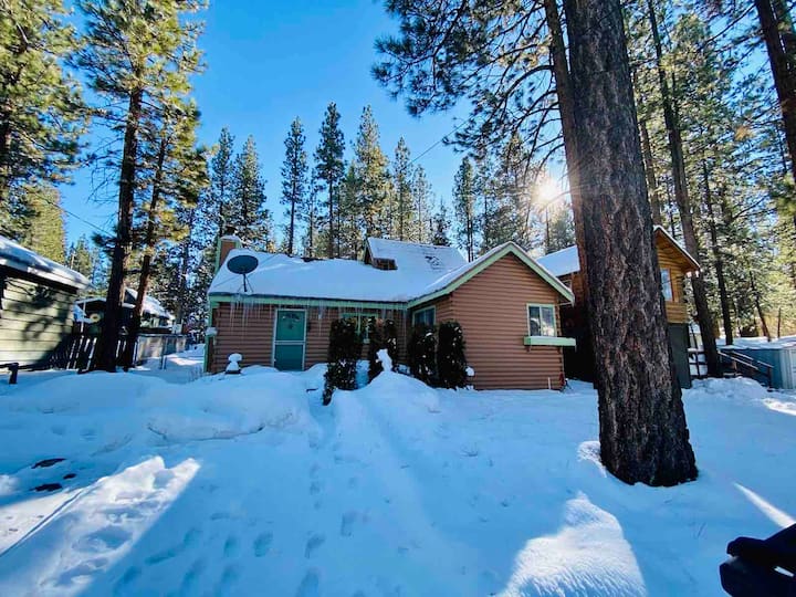 Cozy Cabin <5 Miles Away From Ski Resort, 1 Mile Away From Convention Center - California