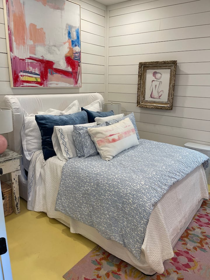 New High Cotton Suite In Driftwood Hill Country - 드리핑 스프링스