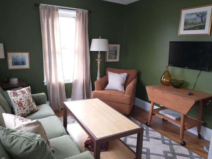 Sunny 2br Apt With Off-street Parking - Cranston, RI