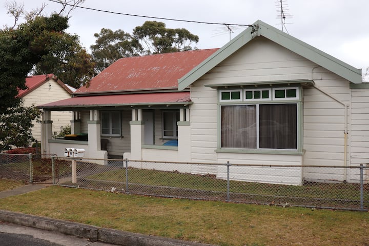 Imacculate Studio Apartment, Everything Close. - 卡通巴