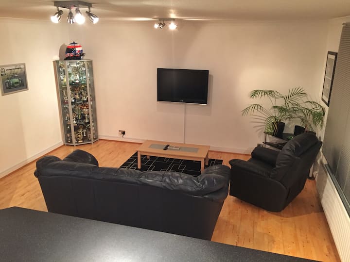 My Clean And Modern Apartment In Beautiful Surrey! - Kingston upon Thames