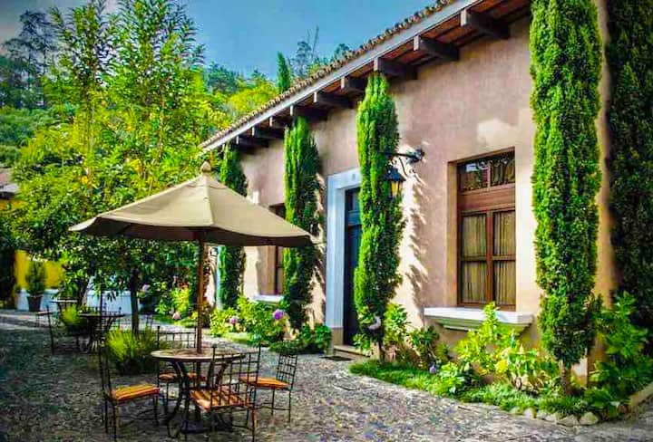 Charming Villa In Antigua Guatemala, Heated Pool, Shuttle And Parking - Guatemala