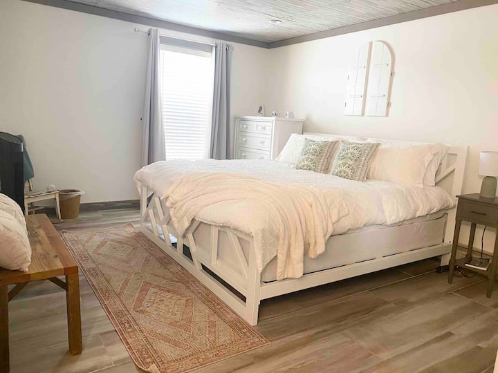 Mountain Village Farmhouse Retreat - Big Sky, MT