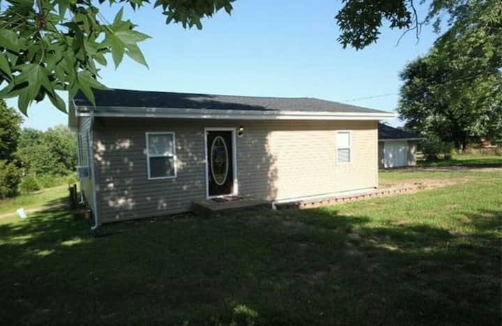 Wolf Creek Cottage - Farmington, MO