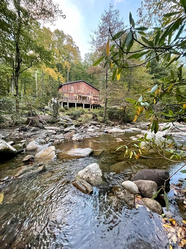 Cedar Lodge On Rock Creek - Mount Mitchell State Park, Burnsville