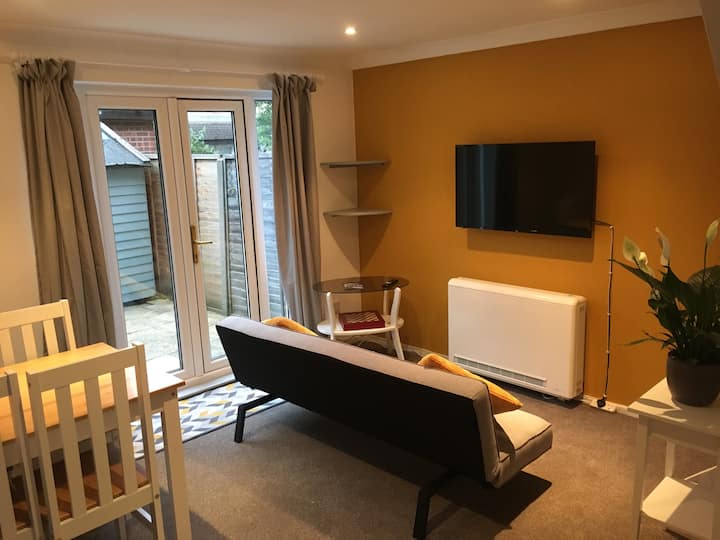 A Chic Suburban House In The Highwoods Estate - Colchester