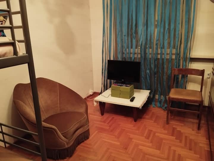 Stanza Doppia In Casa Anni '60 - Gorizia