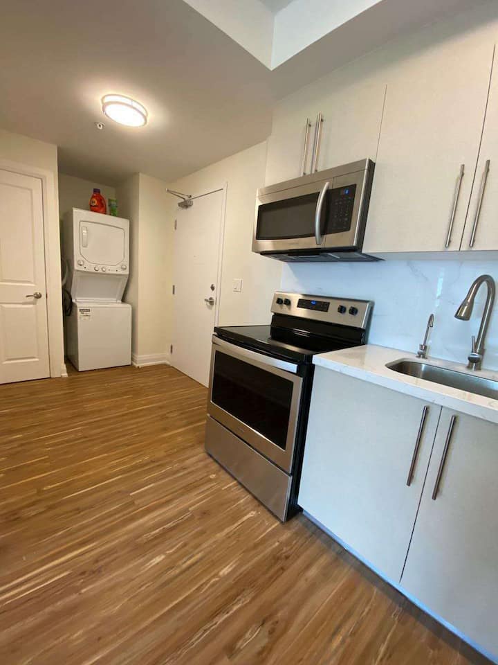 Entire One Bedroom Condo Steps To University - Waterloo