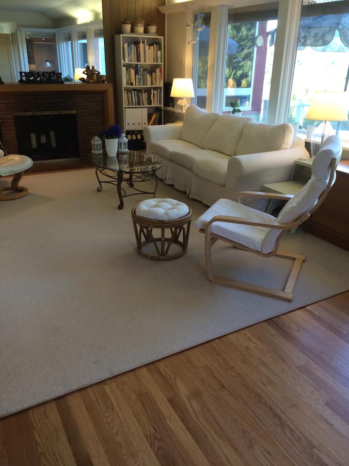 Sunny Room In Quiet Neighborhood - Seattle, WA