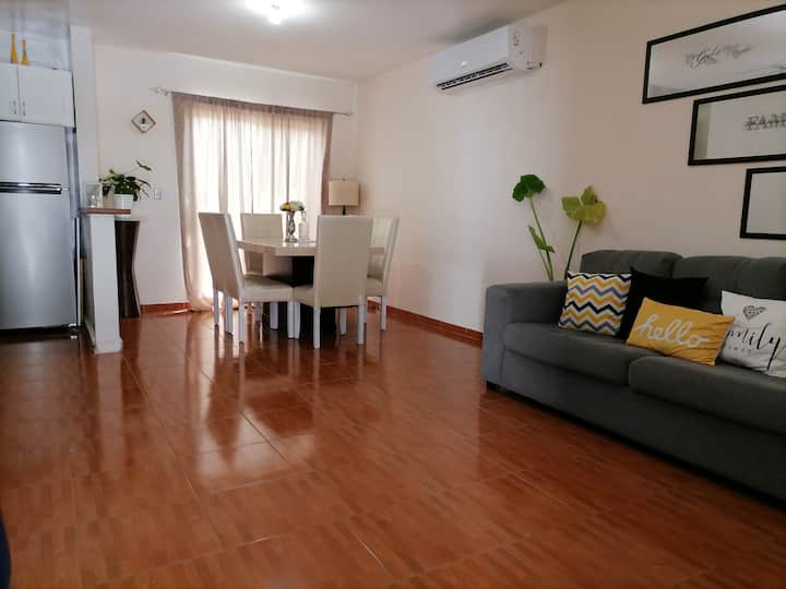 Casa Espaciosa Familiar En Sector Privado - メキシコ グアダルーペ