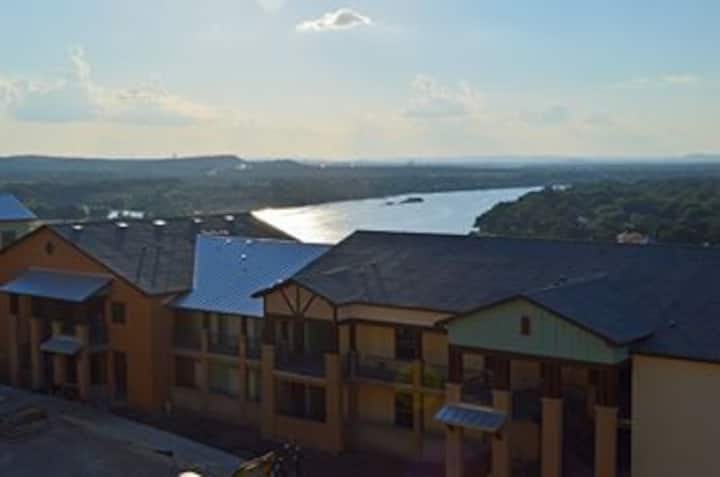 Marble Falls Rustic Resort - Marble Falls, TX