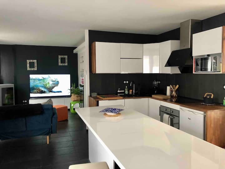 Bel Appartement De Style Et Terrasse Aux Arènes - 巴約訥
