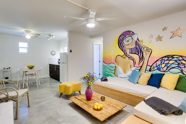 Wynwood Place 4 | Artsy 2 Bedroom + Free Parking - Miami, FL