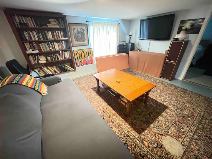 The Dynamic Den - Berkeley, CA
