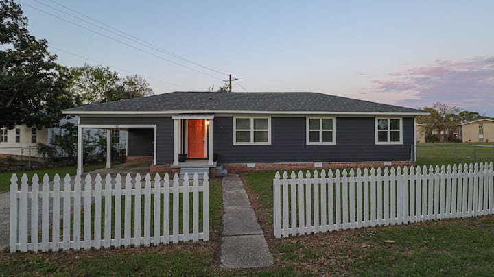 Sweet Tranquility Cottage - Biloxi, MS